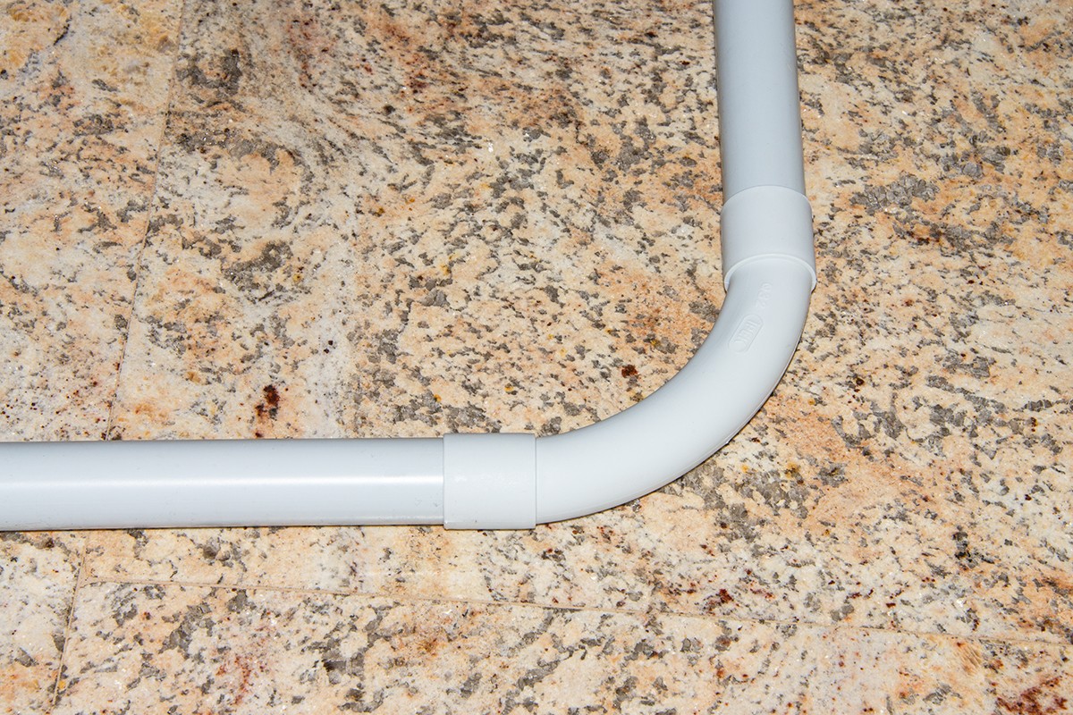 ANGOLO PER TUBI DI CONDOTTA DIAMETRO 32 MM PVC LK80432 CANALINA PAS...